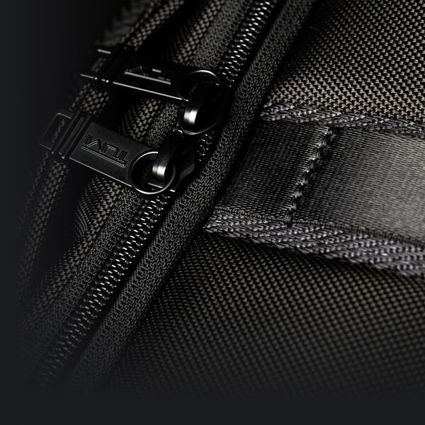 Alpha Bravo Knight Sling | TUMI Austria